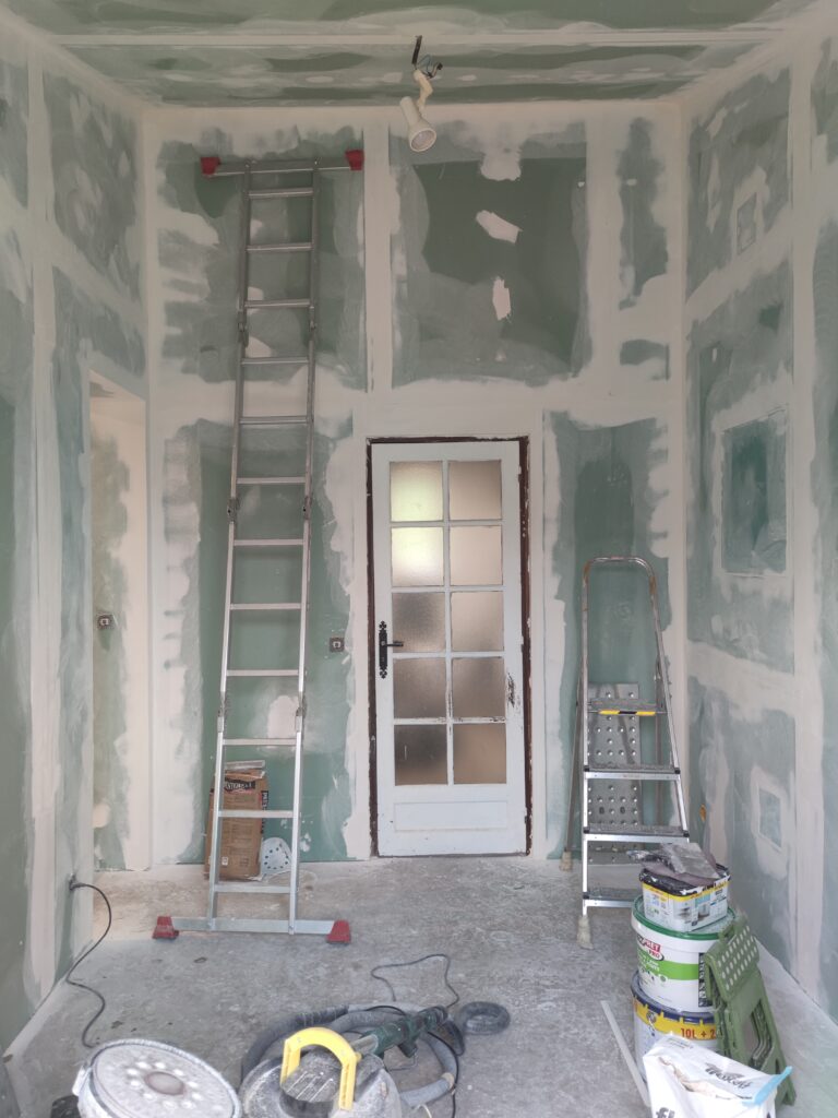 Transformation d'un garage en pièce avec douche et WC a Sainte-Maxime ...